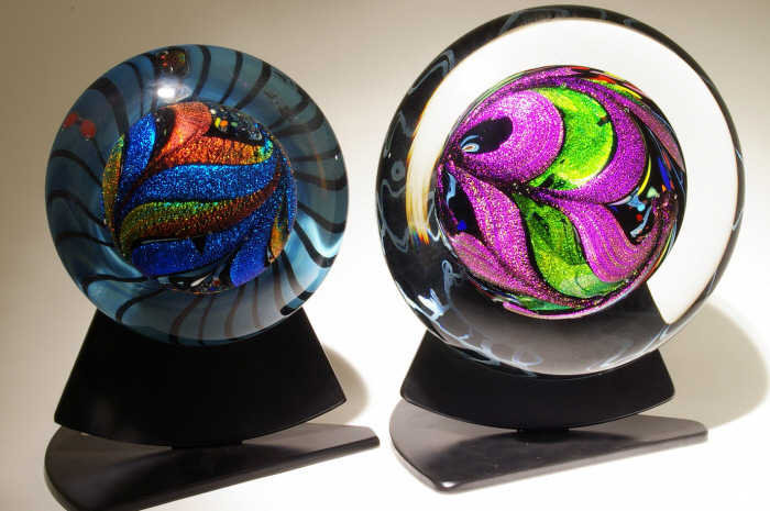 Kela's Online glass gallery discount items - glass bowls, paper weights ...